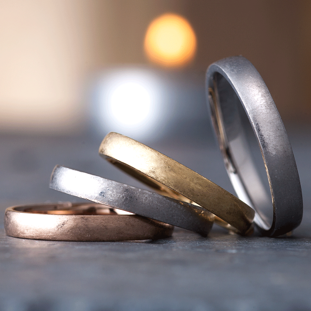 〈Eid〉Hammered K18 gold women’s wedding ring & men’s white gold band – AGLOBE