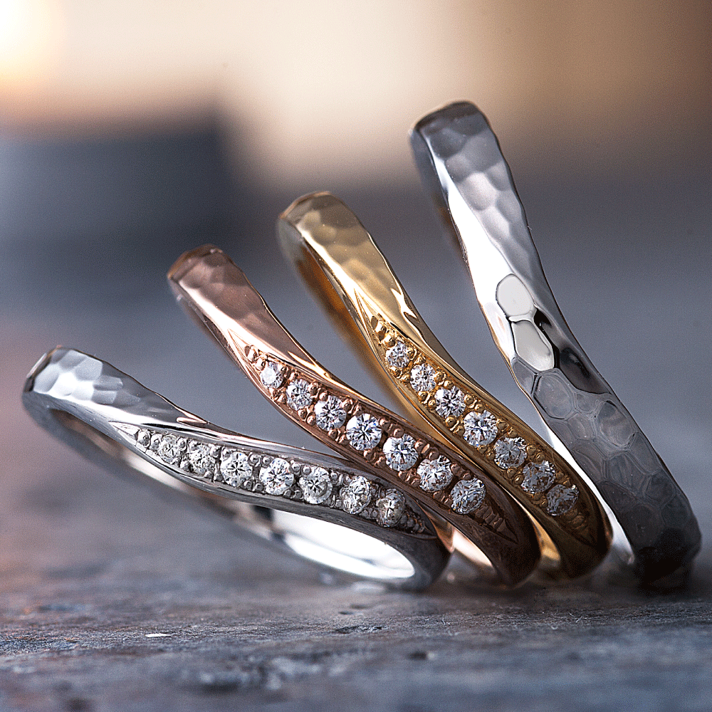 〈Ehren〉Hammered K18 gold women’s wedding ring with 0.07ct diamond & me ...